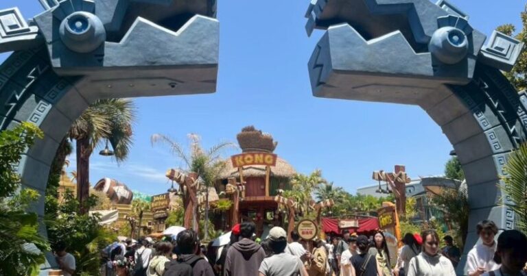 How to Enter the Donkey Kong Country Area at USJ (2025): Timed Entry ...